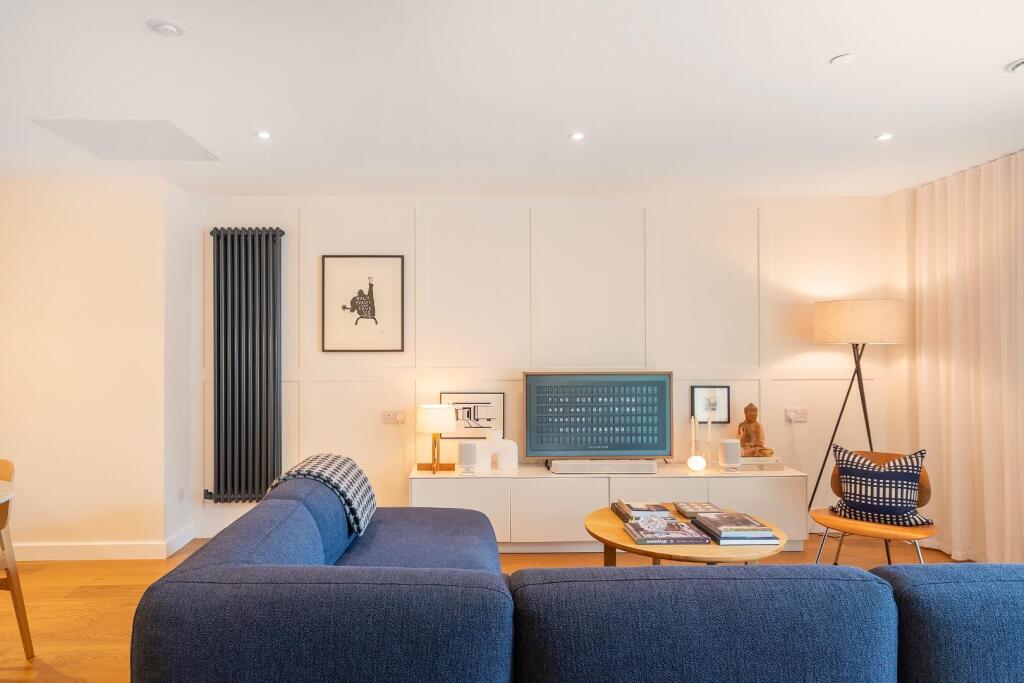 2 bedroom flat for sale in McArthurs Yard, Harbourside, BS1
