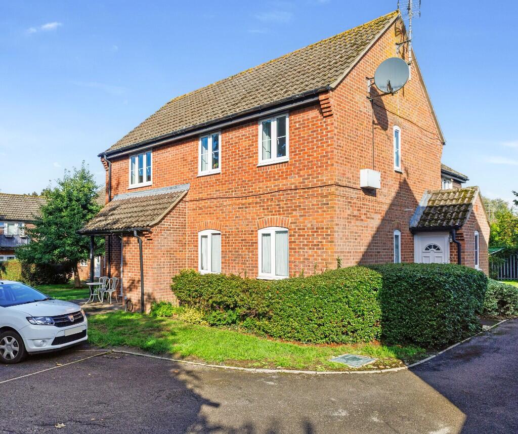 2 bedroom maisonette for sale in Freemans Close, Hungerford, Berkshire ...