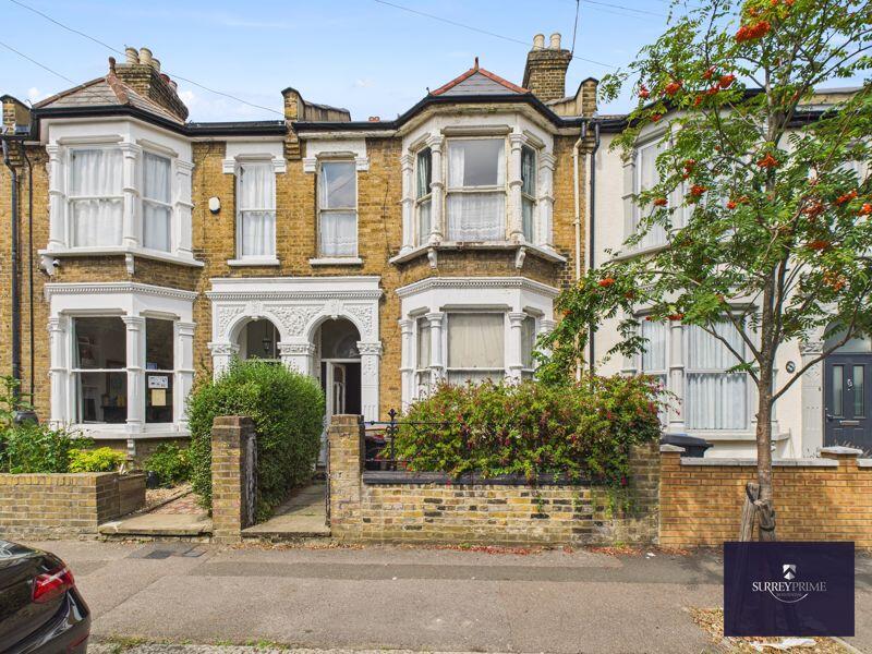 4 bedroom terraced house for sale in Leybourne Road, Bushwood E11