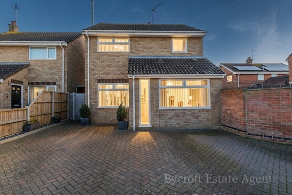 4 bedroom detached house for sale in Barleycroft , Hemsby, NR29