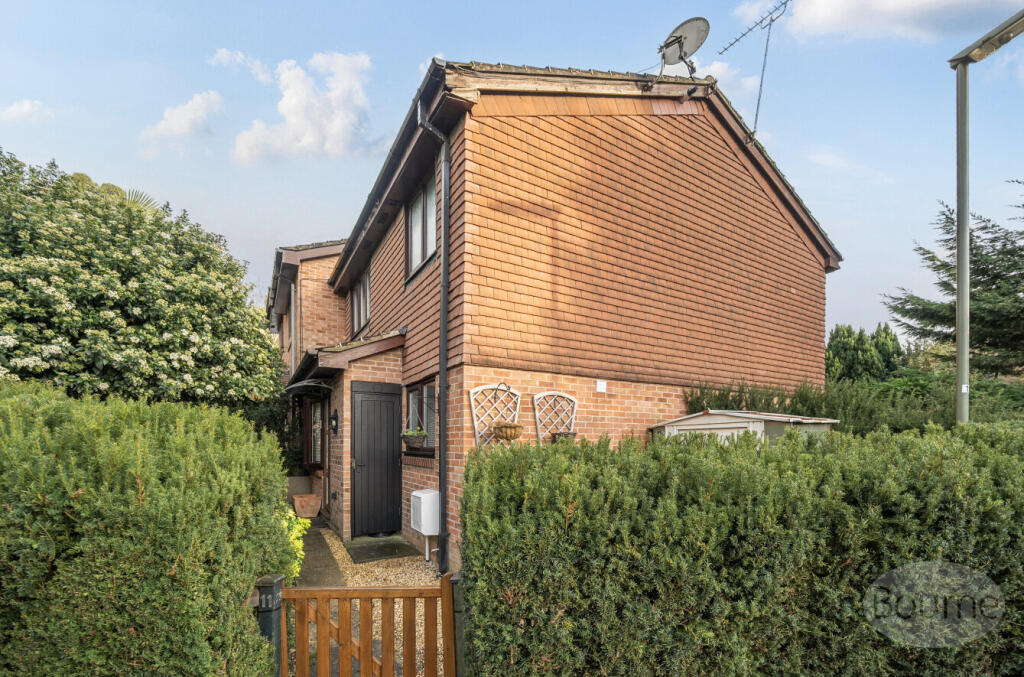 1 bedroom terraced house for sale in Wren Court, Ash, Surrey, GU12