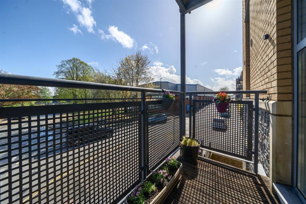 2-bedroom-apartment-for-sale-in-talavera-close-bristol-bs2