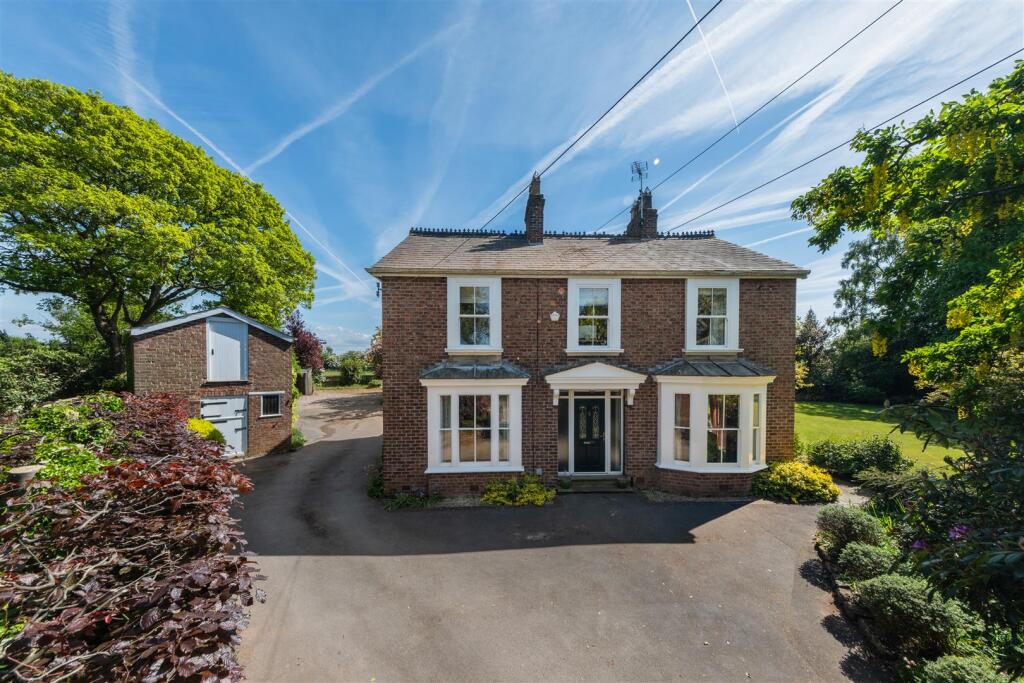 4 bedroom detached house for sale in Holme Street, Tarvin, CH3