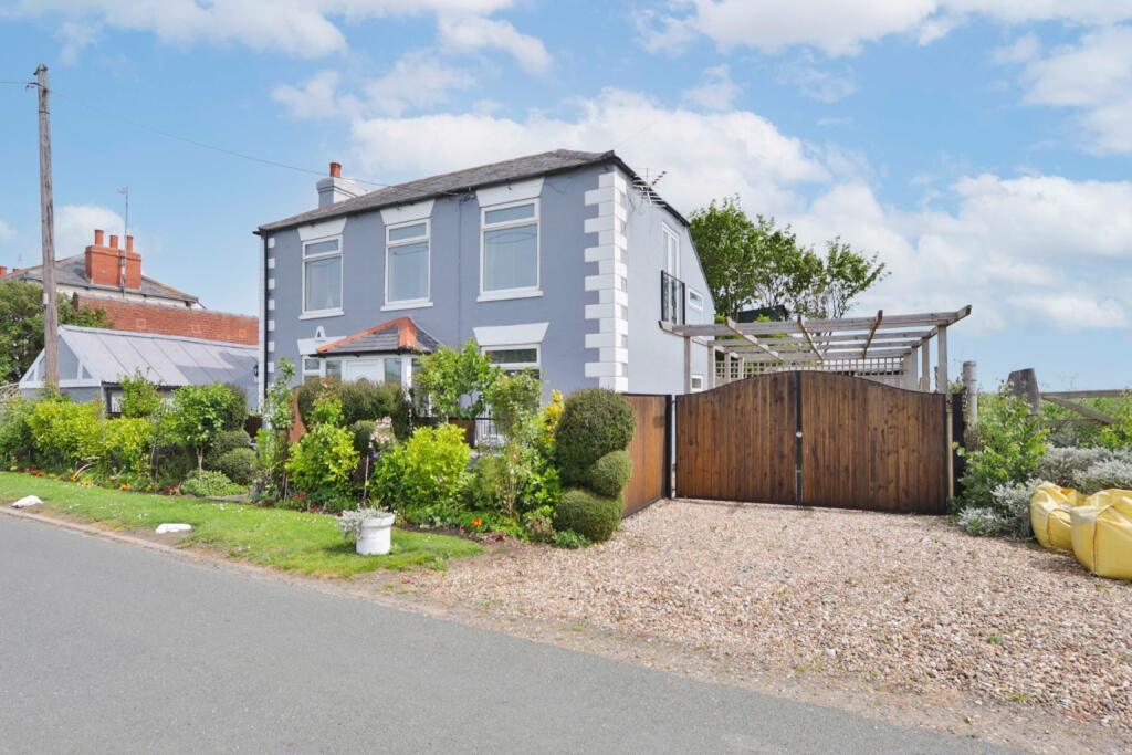 3 bedroom detached house for sale in Spurn Road, Kilnsea, Hull, East ...