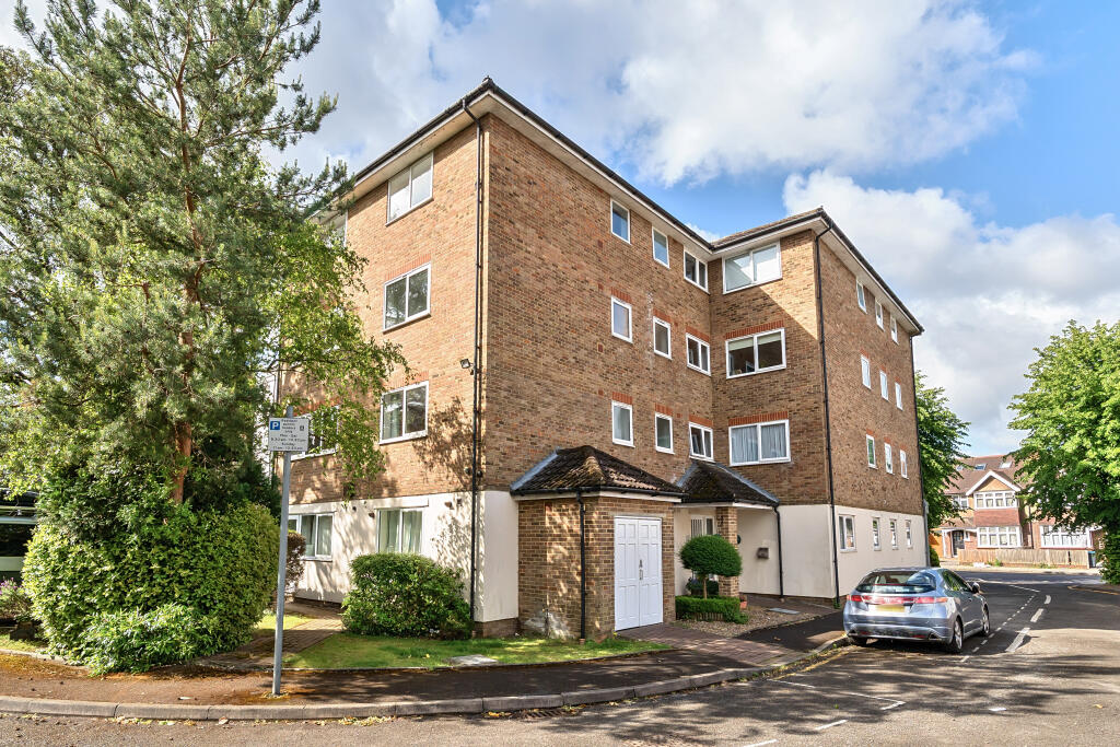 2 bedroom flat for sale in Maplehurst Close, Kingston Upon Thames, KT1