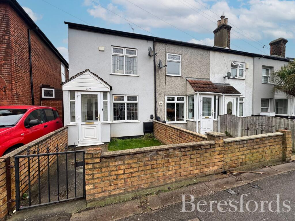3 bedroom end of terrace house for sale in Wennington Road, Rainham, RM13