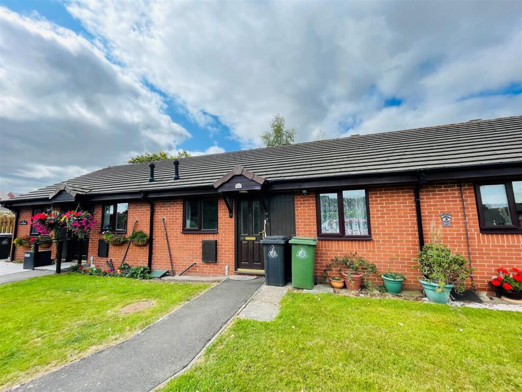 2 bedroom bungalow for sale in Oswestry Road, Ellesmere., SY12