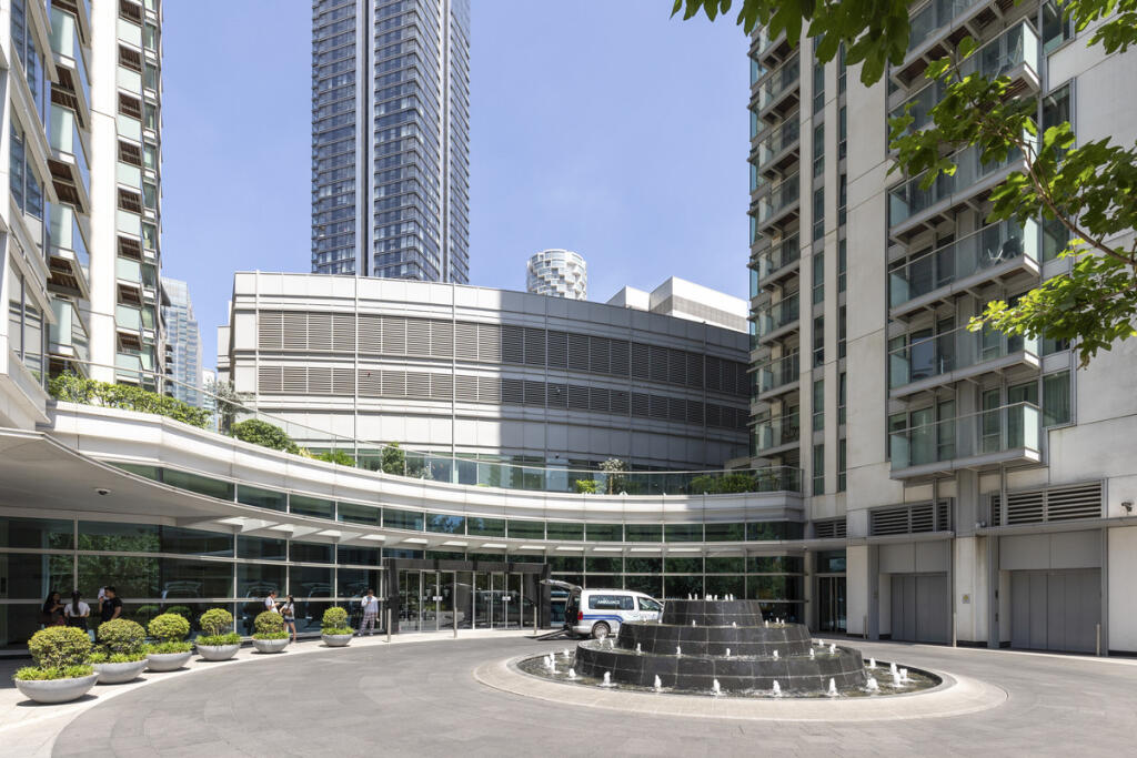 1 bedroom apartment for sale in Pan Peninsula Square, London, E14