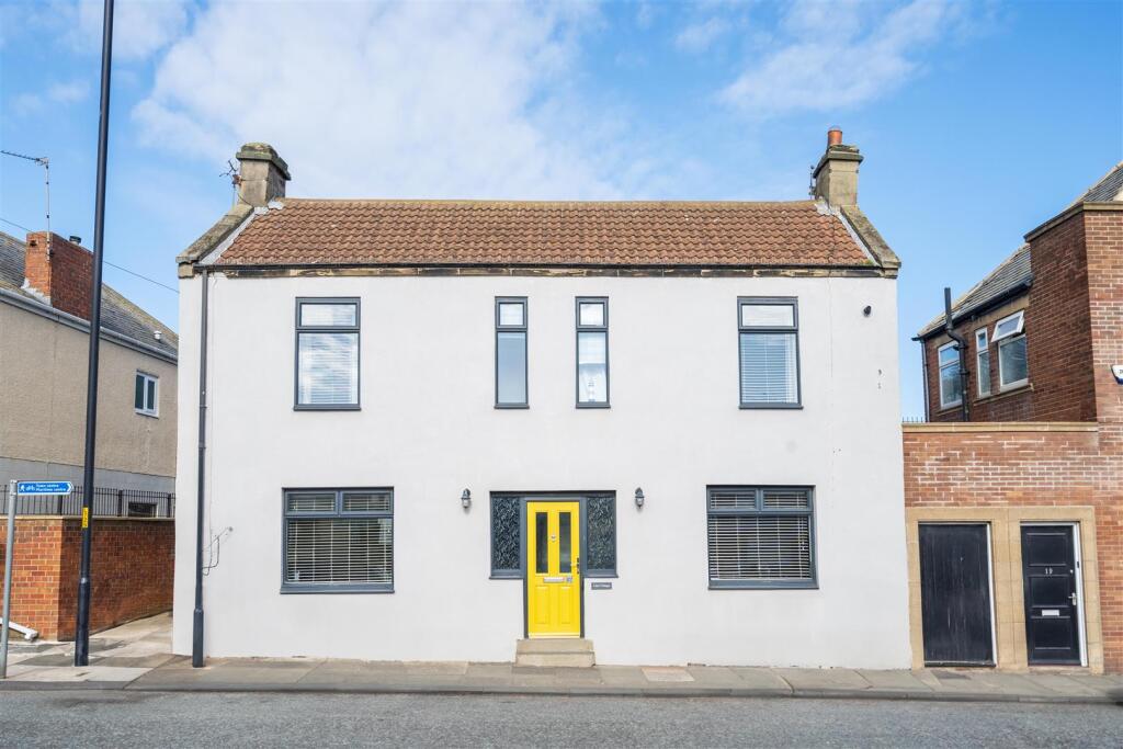 3 bedroom detached house for sale in High Street, Newbiggin-By-The-Sea ...