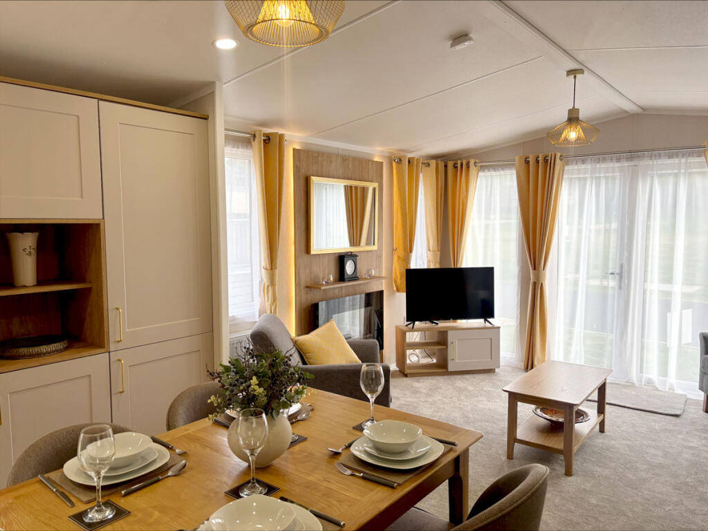 2 bedroom caravan for sale in Two bed Sunseeker Spirit Country ...