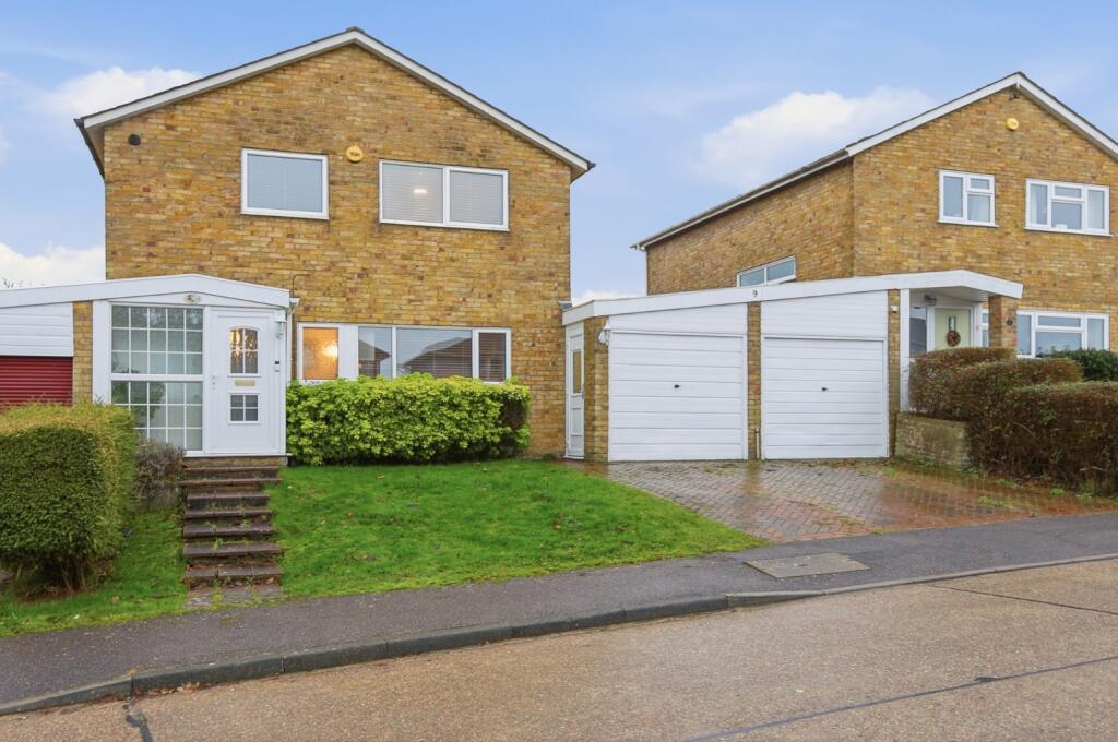 4 bedroom link detached house for sale in Gaynesford, Basildon, Essex, SS16