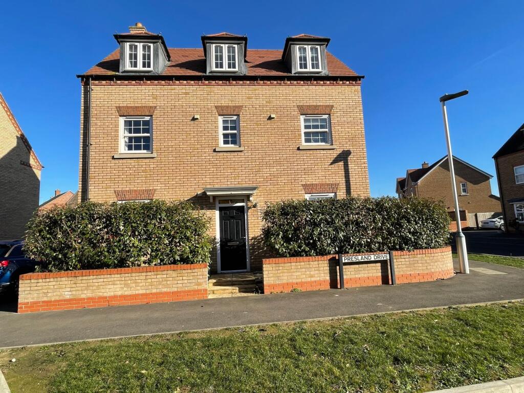 4 bedroom detached house for sale in Presland Drive, Biggleswade, SG18