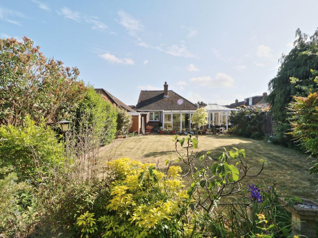 3 bedroom detached bungalow for sale in Parkway, St Neots, PE19