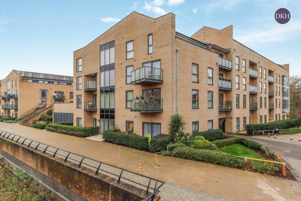 2 bedroom apartment for sale in The Embankment, Nash Mills Wharf, HP3