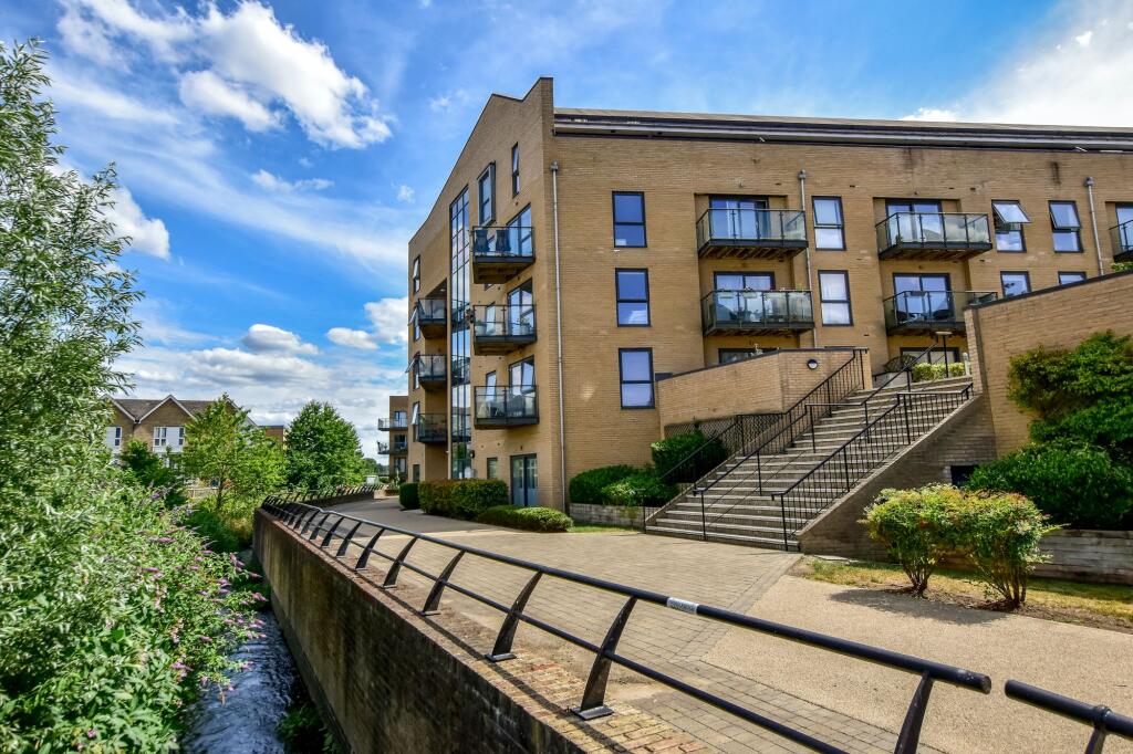 2 bedroom apartment for sale in The Embankment, Nash Mills Wharf, HP3