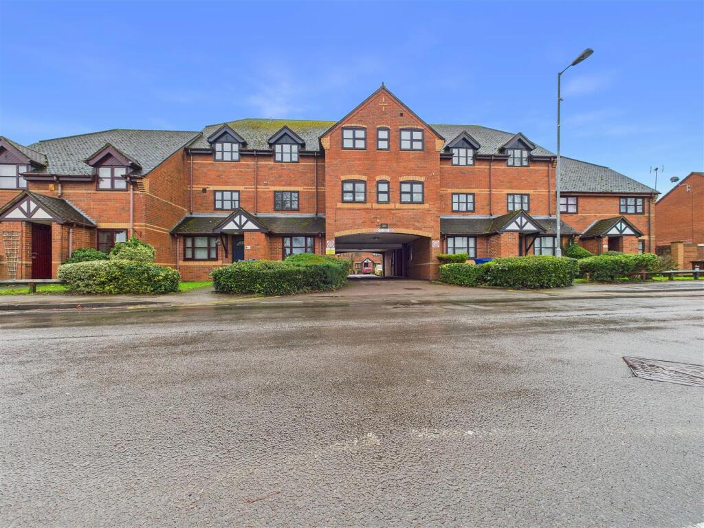 2 bedroom flat for sale in Forge Road, Rugeley, WS15