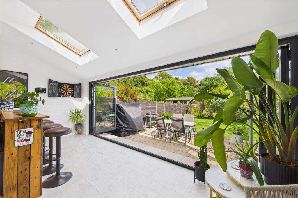 3 bedroom terraced house for sale in Chambersbury Lane, Hemel Hempstead ...