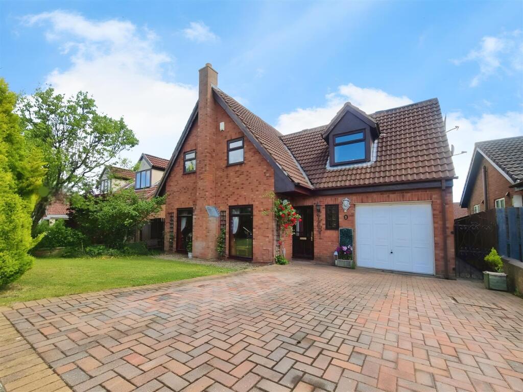 4 bedroom detached house for sale in Acorn Drive, Oakenshaw, Crook, DL15