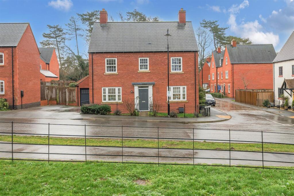 4 bedroom detached house for sale in Redcar Road, Towcester, NN12