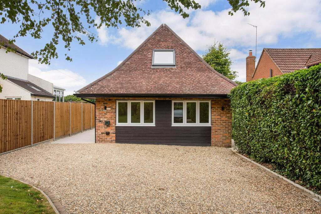 2 bedroom detached house for sale in Sheepcote Lane, St. Albans, AL4