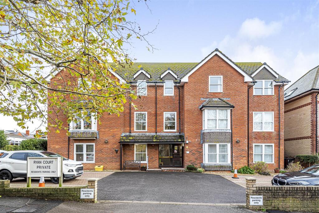 2 bedroom retirement property for sale in Ryan Court, Weymouth, Dorset, DT4