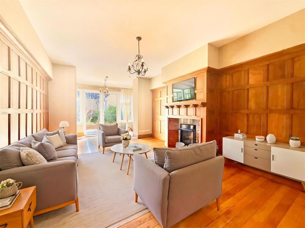 2 bedroom flat for sale in Upleatham House, Roxwell Road, Chelmsford, CM1