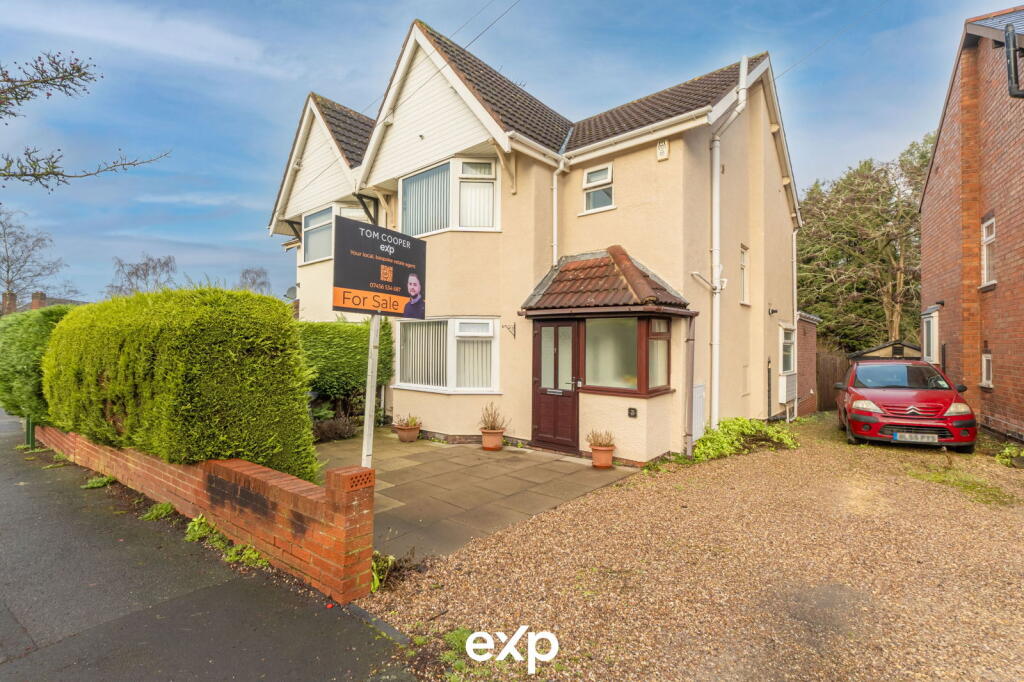 3 bedroom semi-detached house for sale in Castle Lane, Solihull, B92