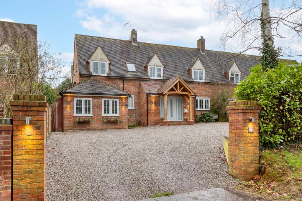 4 bedroom semi-detached house for sale in Shephall Lane, Stevenage ...