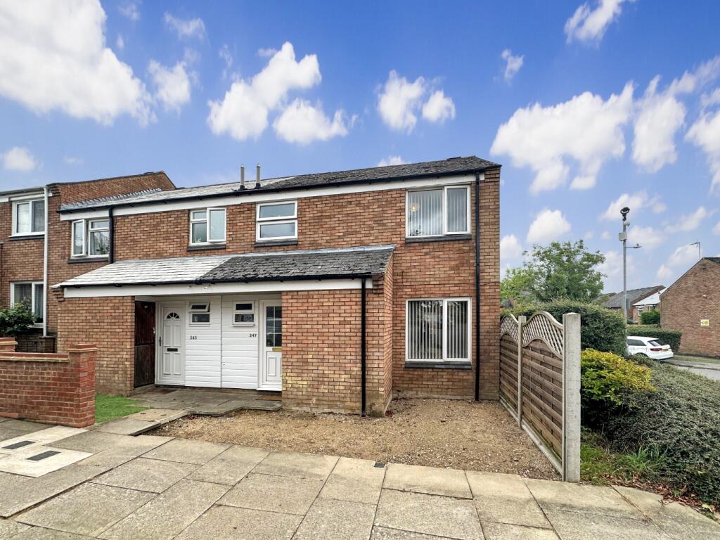 3 bedroom end of terrace house for sale in Southwood Road, Dunstable, LU5
