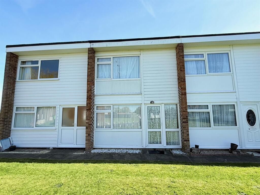 3 bedroom chalet for sale in Beach Road chalet park, Scratby, NR29