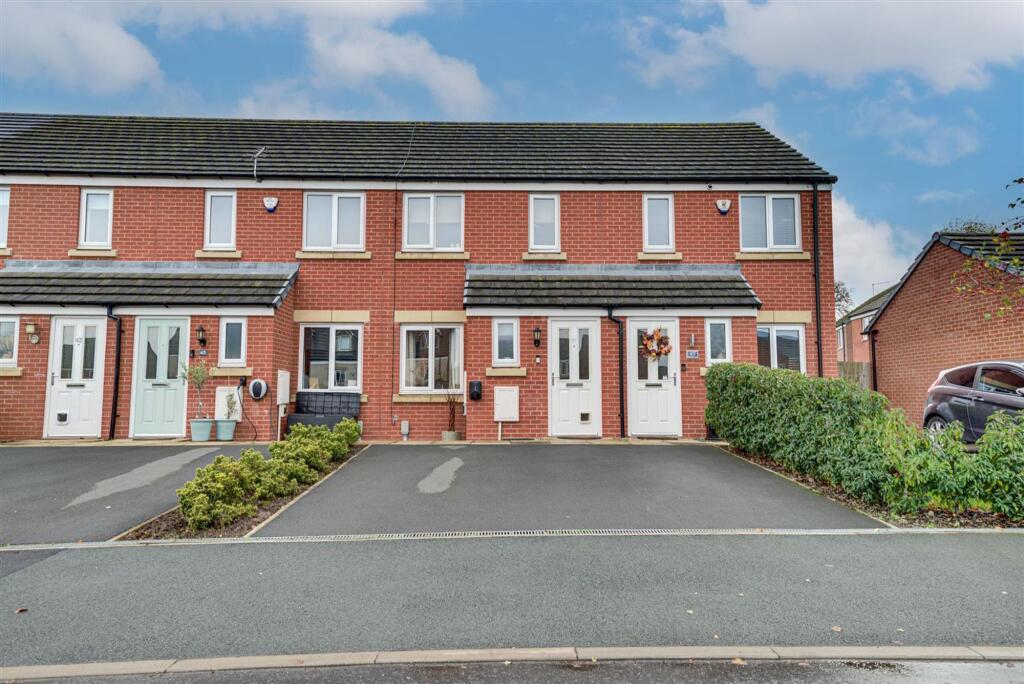 2 bedroom terraced house for sale in Barn Field Way, Alsager, ST7
