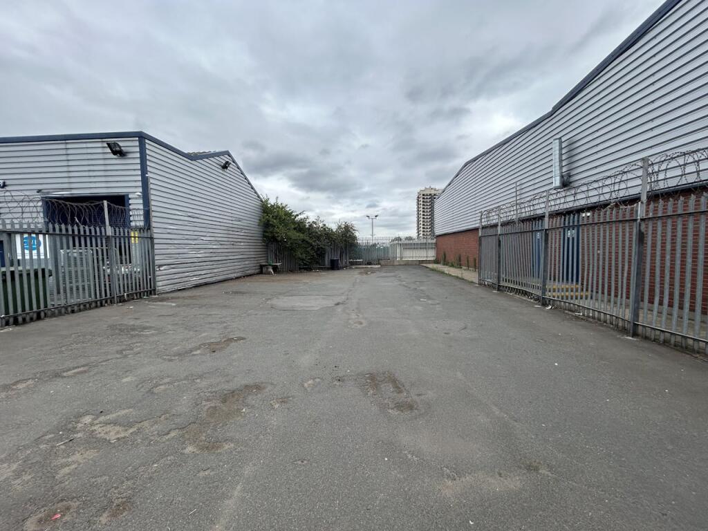 Warehouse to lease in Standard Industrial Estate, Henley Road, London ...