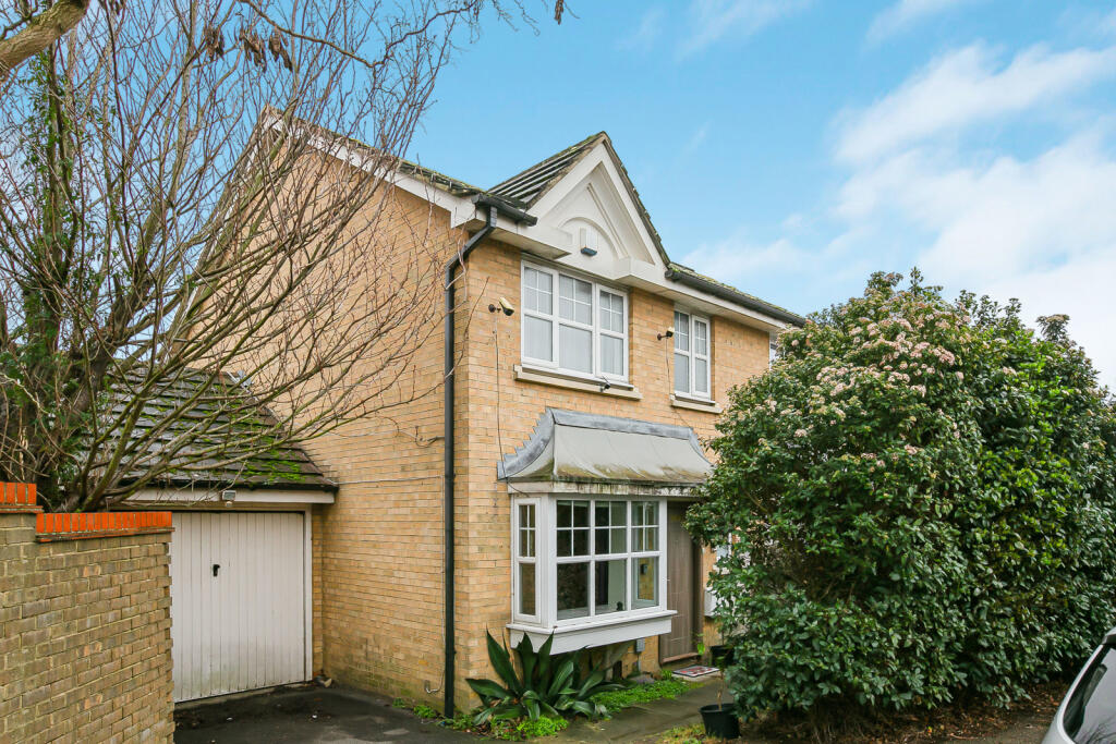 3 bedroom semi-detached house for sale in Westmacott Drive, Feltham, TW14