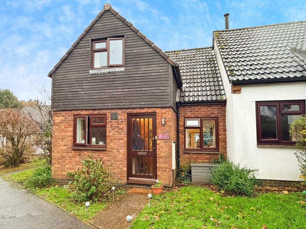 3 bedroom semi-detached house for sale in Longmeadow, Broadclyst ...