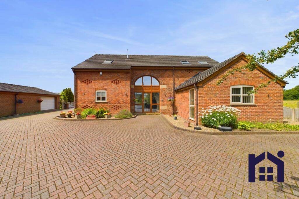 4 bedroom barn conversion for sale in Longmeanygate, Midge Hall, PR26 ...