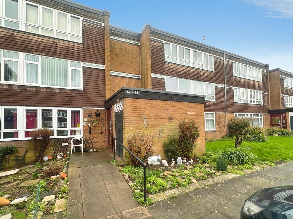 2 bedroom flat for sale in Limehurst Avenue, Finchfield, WV3