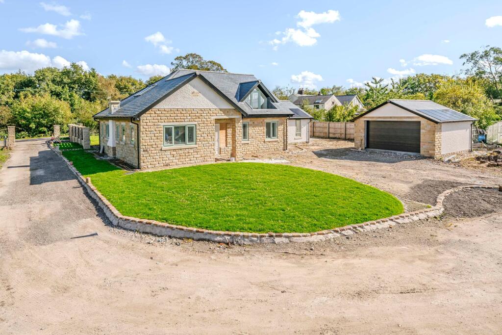 6 bedroom detached house for sale in Delph Lane, Charnock Richard, PR7
