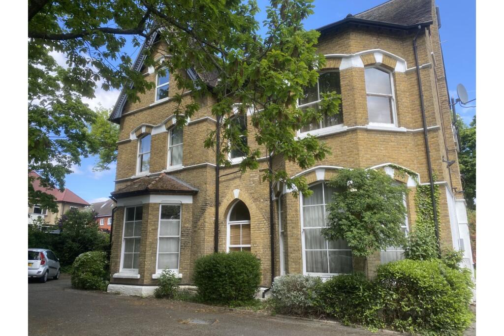 2 bedroom flat for sale in 40 Shortlands Grove, Bromley, BR2