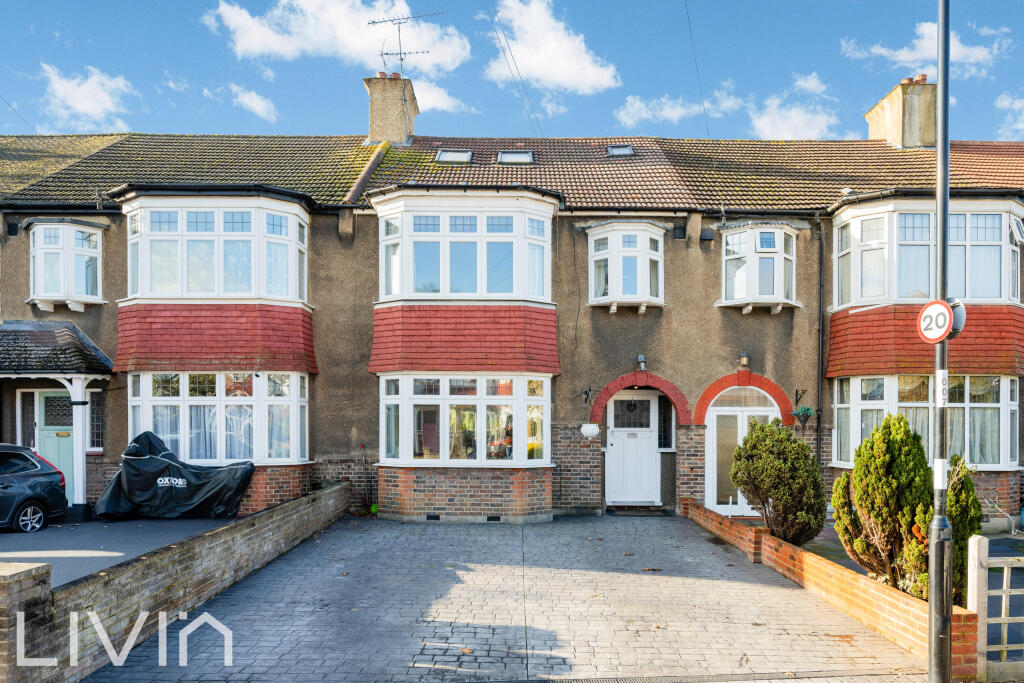 5 bedroom terraced house for sale in Craigen Avenue, Croydon, England, CR0