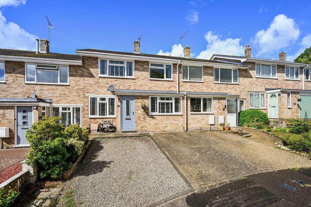 3 bedroom terraced house for sale in Clare Gardens, Petersfield ...