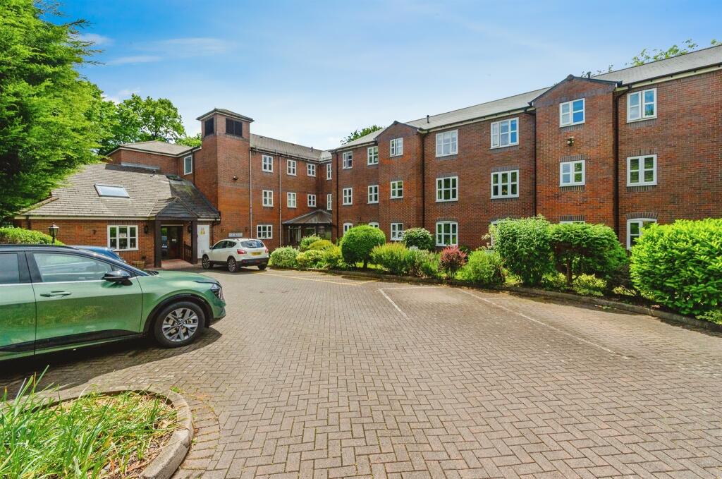 2 bedroom maisonette for sale in Highgate Road, Walsall, WS1