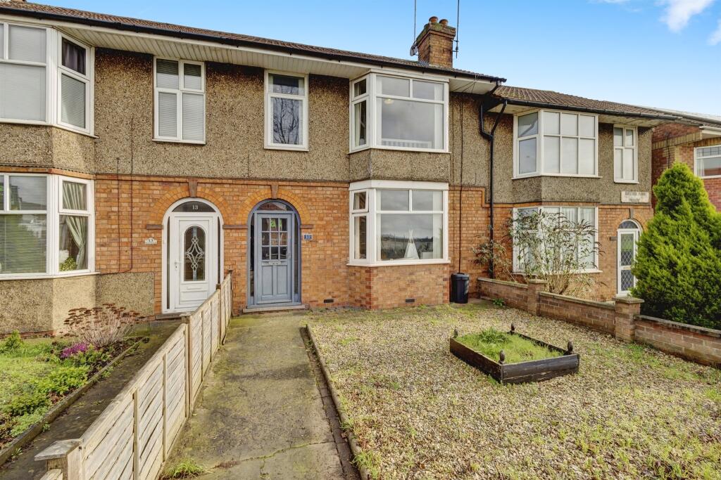 3 bedroom terraced house for sale in Queens Park Parade, Northampton, NN2