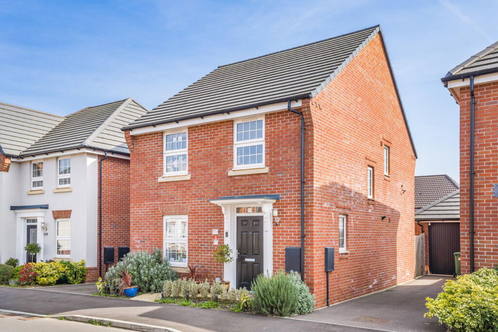 4 bedroom detached house for sale in Manor Road, Newent, GL18 1UJ, GL18