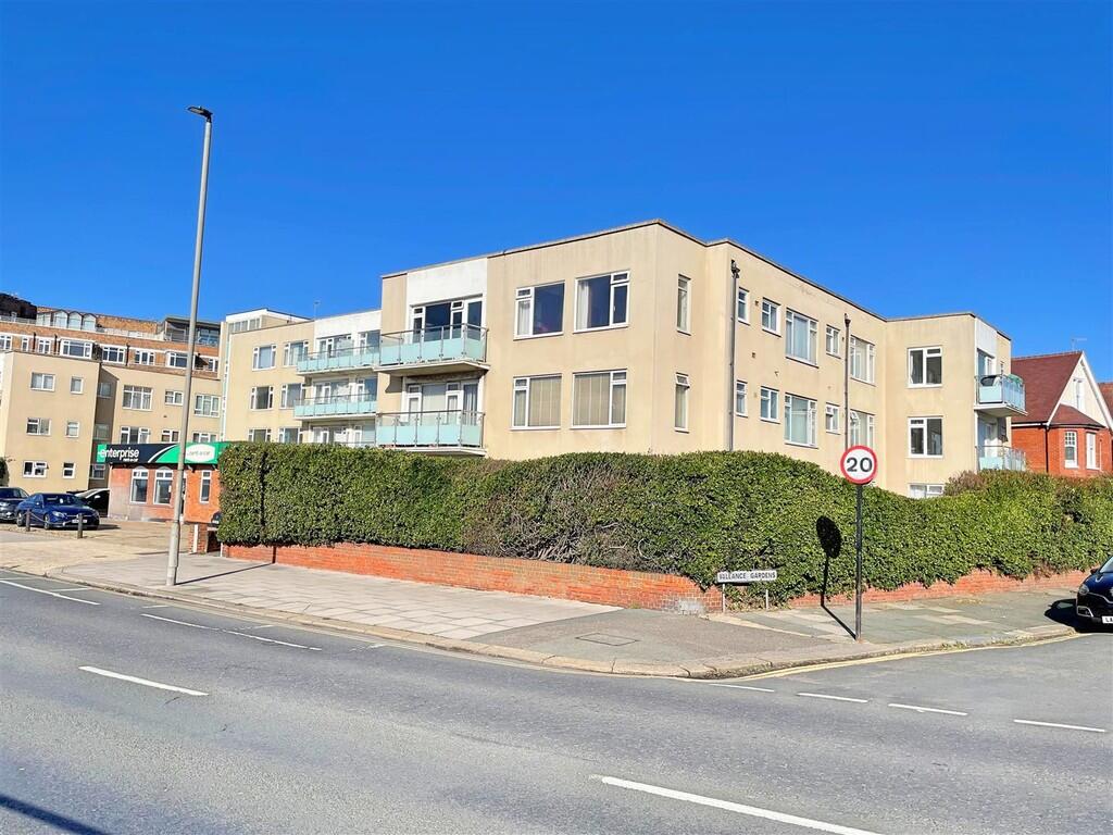 1 bedroom ground floor flat for sale in Kingsway, Hove, BN3 2TQ, BN3