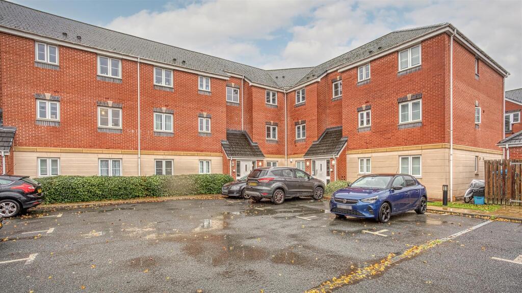 2 bedroom flat for sale in Panama Circle, City Point, Derby, DE24