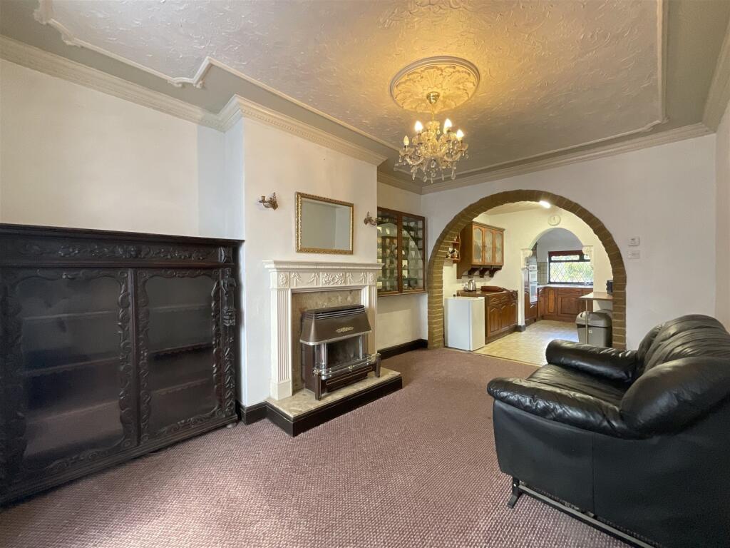 3 bedroom detached house for sale in Runwell Road, Wickford, Essex, SS11