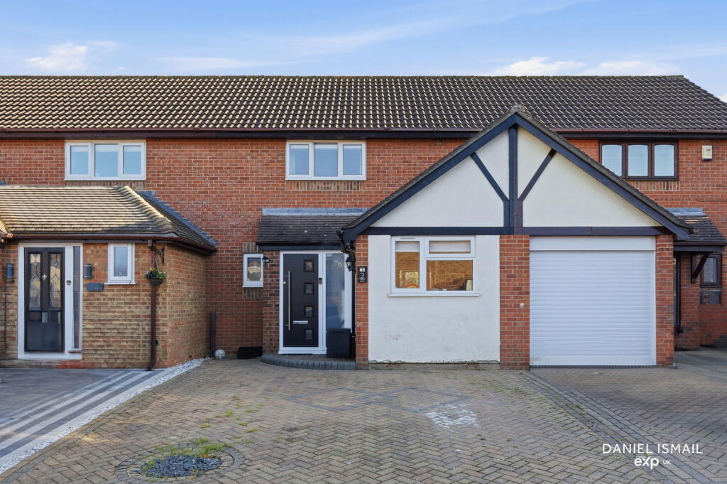 2 bedroom terraced house for sale in High Bank, Langdon Hills, Basildon ...