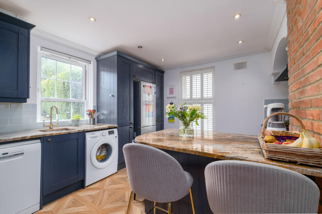 3 bedroom end of terrace house for sale in Paragon Place, London, SE3