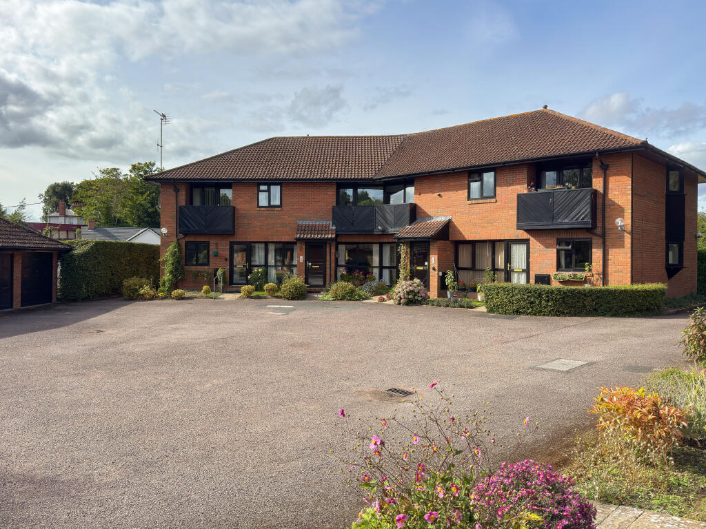 2 bedroom flat for sale in Burrows Court, Hampton Park, Hereford, HR1