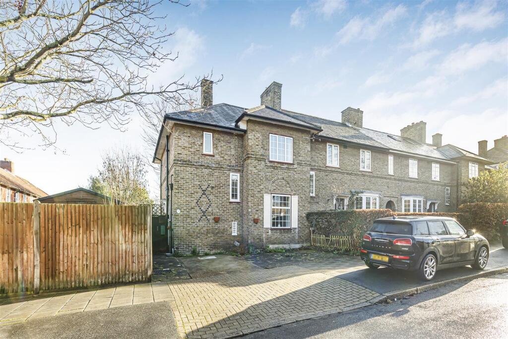 3 bedroom end of terrace house for sale in Huntingfield Road, Putney, SW15